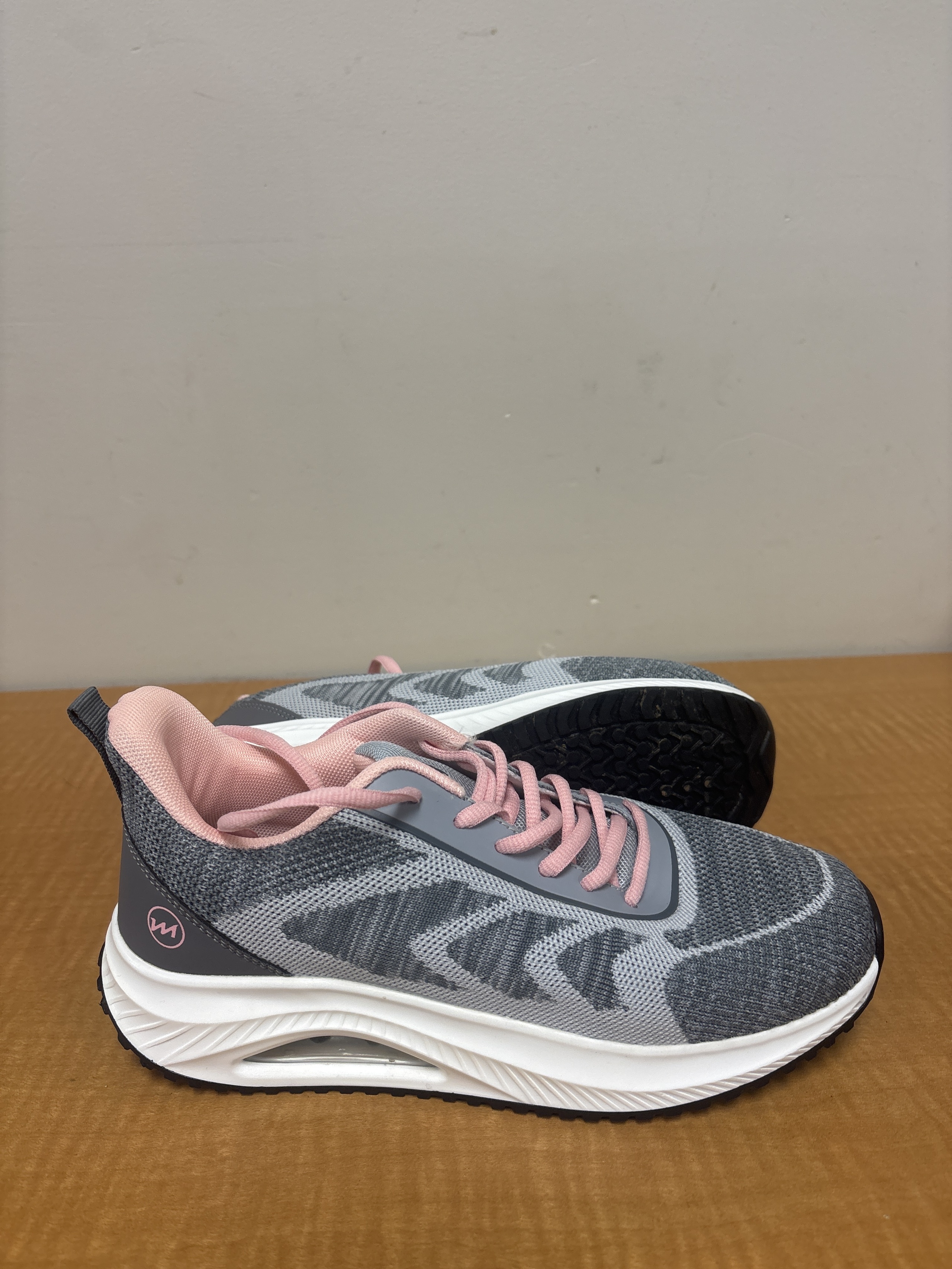Bin74 ts Aov women’s 7.5 grey shoes